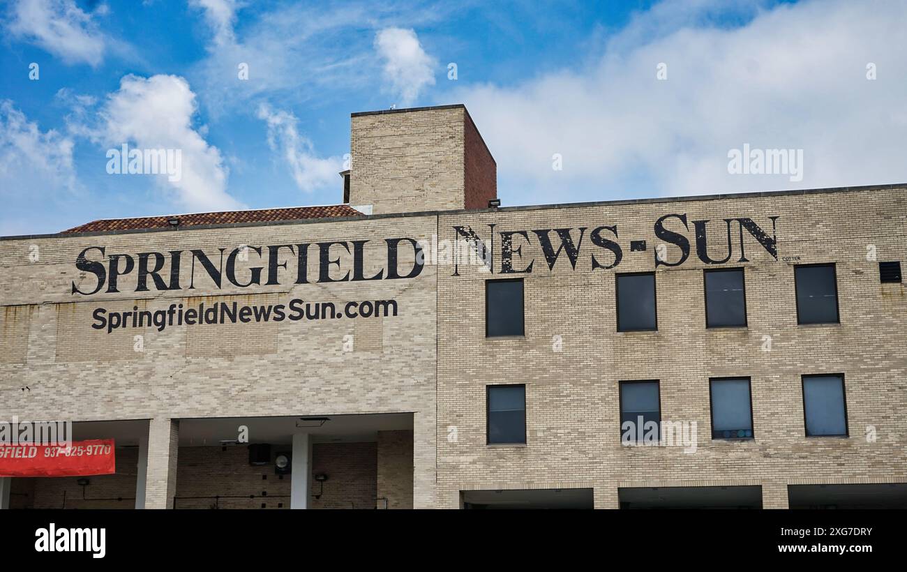 The standard building hi-res stock photography and images - Alamy