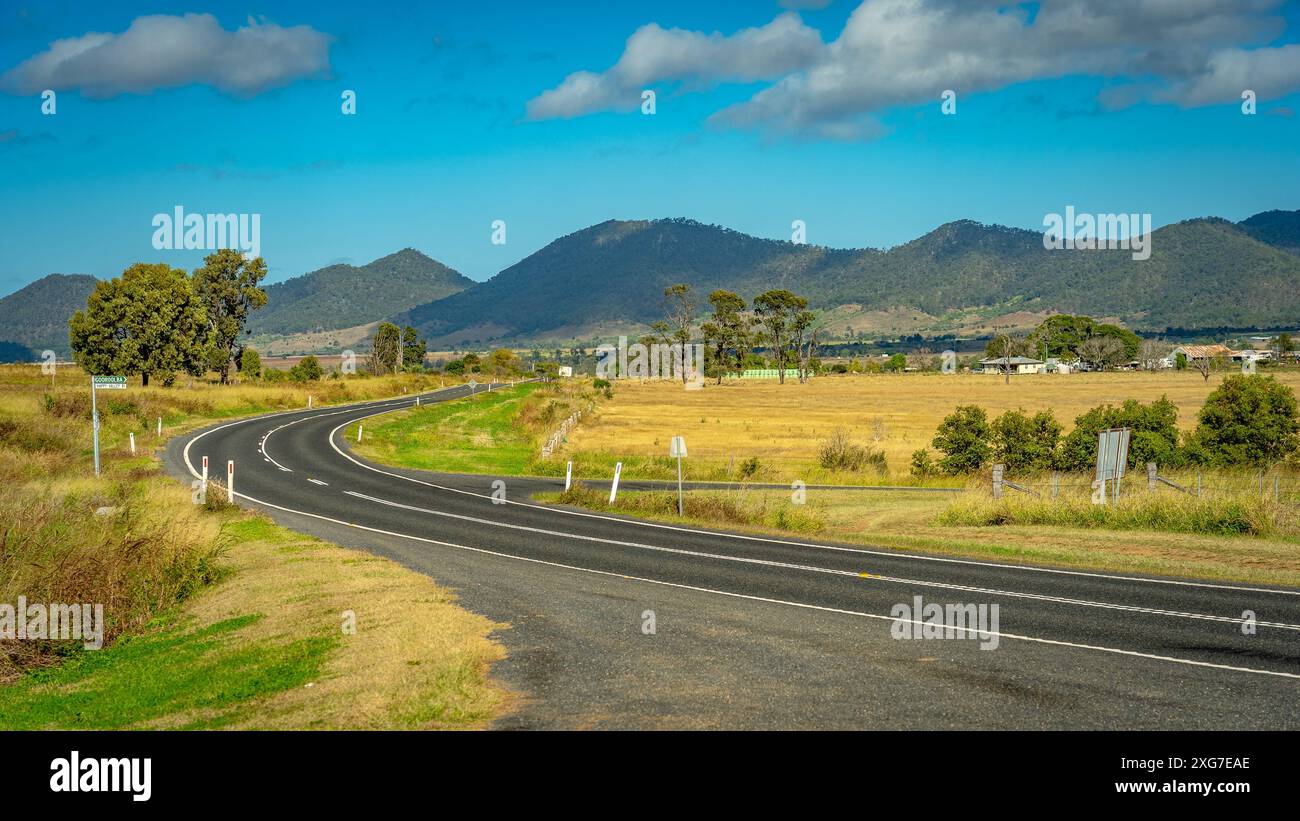 Rural road near Coalstoun Lakes National Park, Queensland, Australia ...