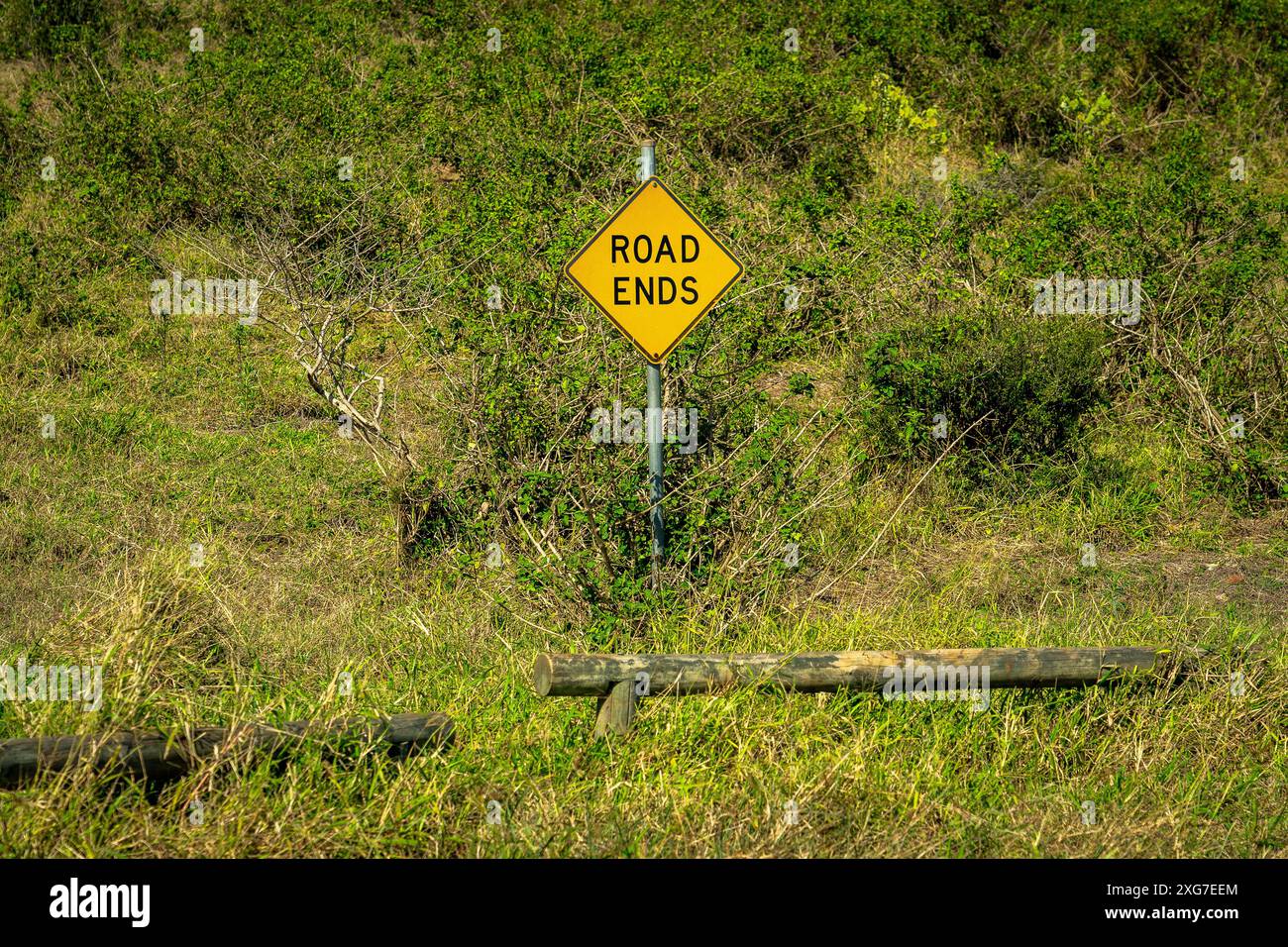 Road Ends sign in rural Queensland, Australia Stock Photo - Alamy