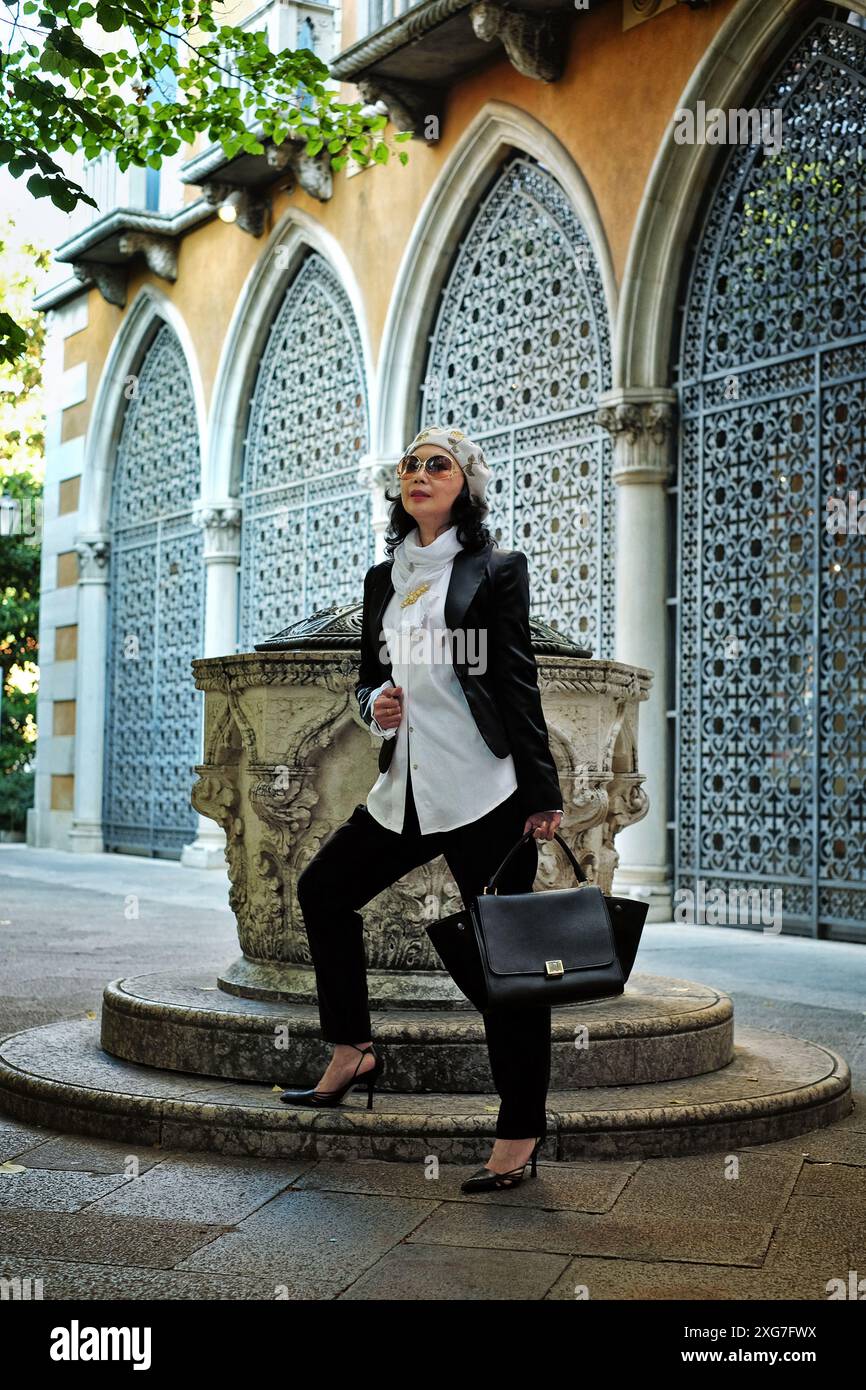 Gothic arched privacy screens hi-res stock photography and images - Alamy