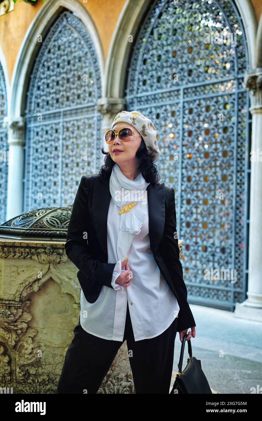 Gothic arched privacy screens hi-res stock photography and images - Alamy