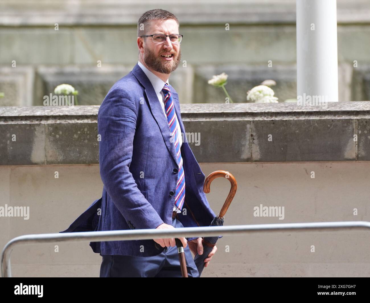 Cabinet Secretary Simon Case leaving the rear entrance of Downing ...