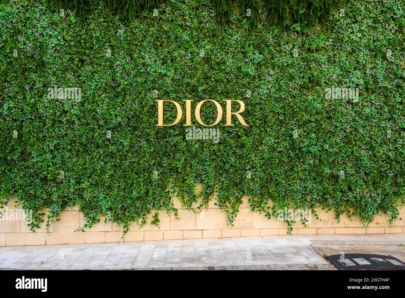 Christian dior store europe 2022 hi-res stock photography and images ...