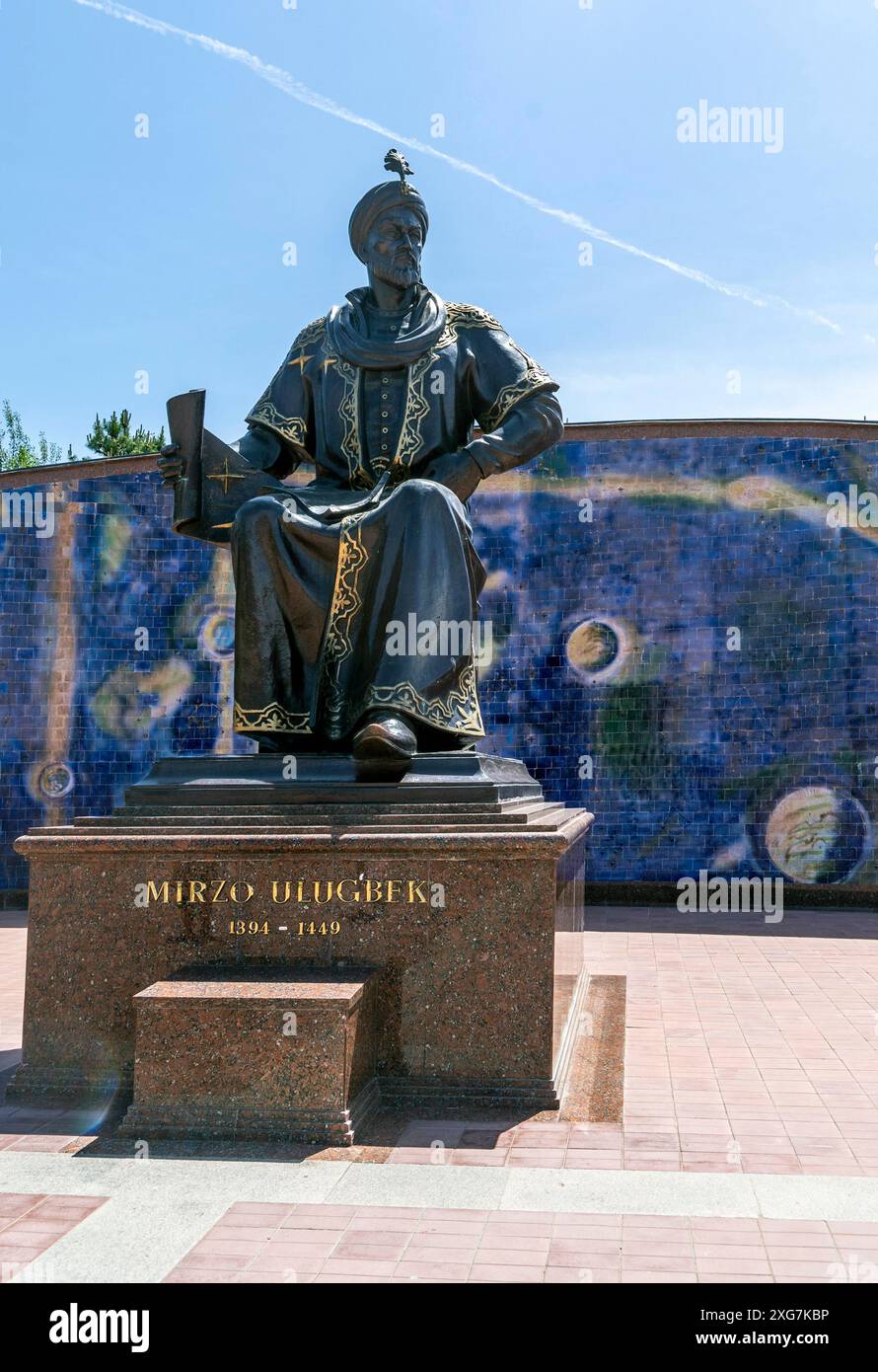 Architectural religious statue hi-res stock photography and images - Alamy