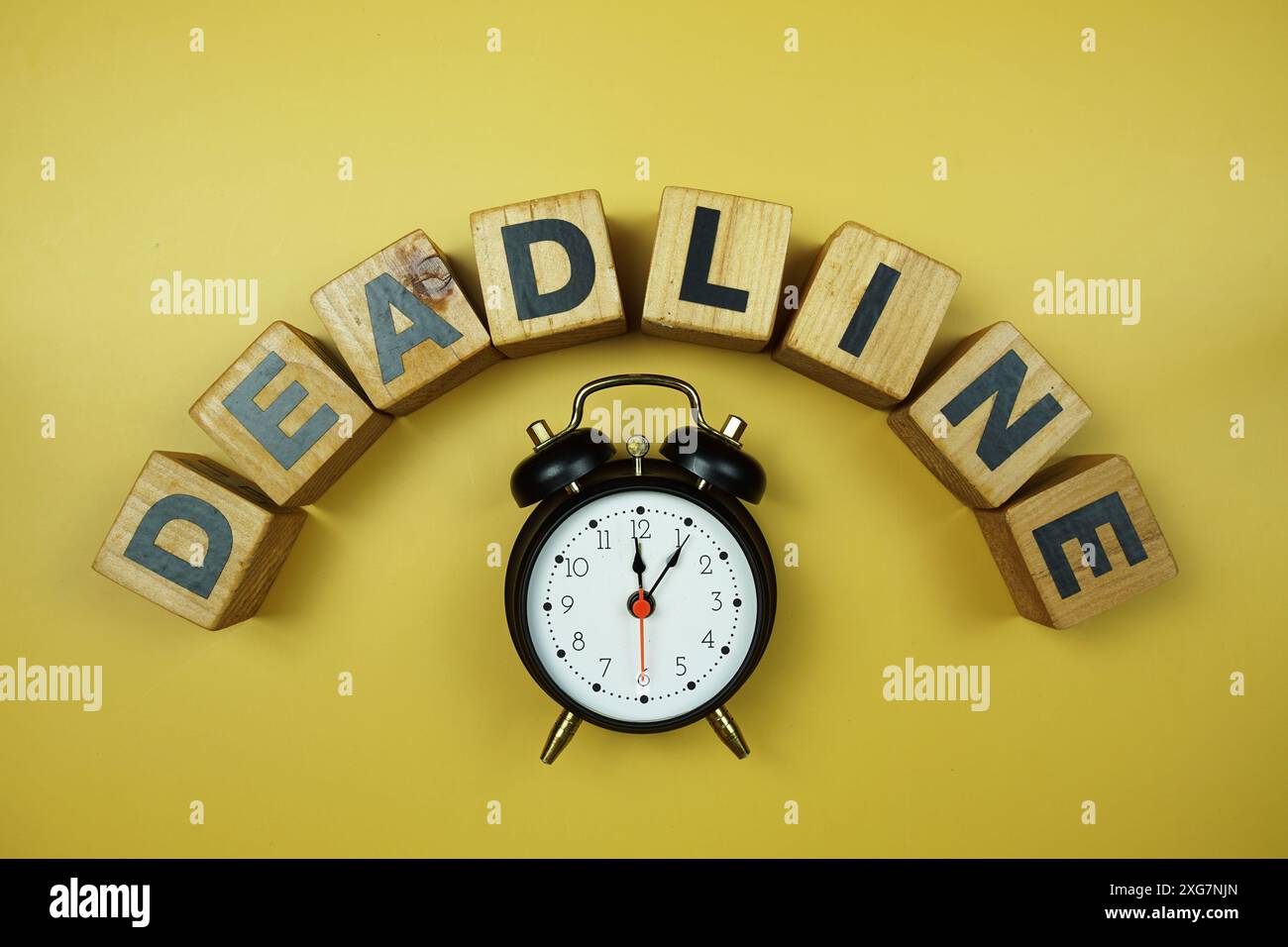 Deadline word and alarm clock top view on yellow background Stock Photo ...