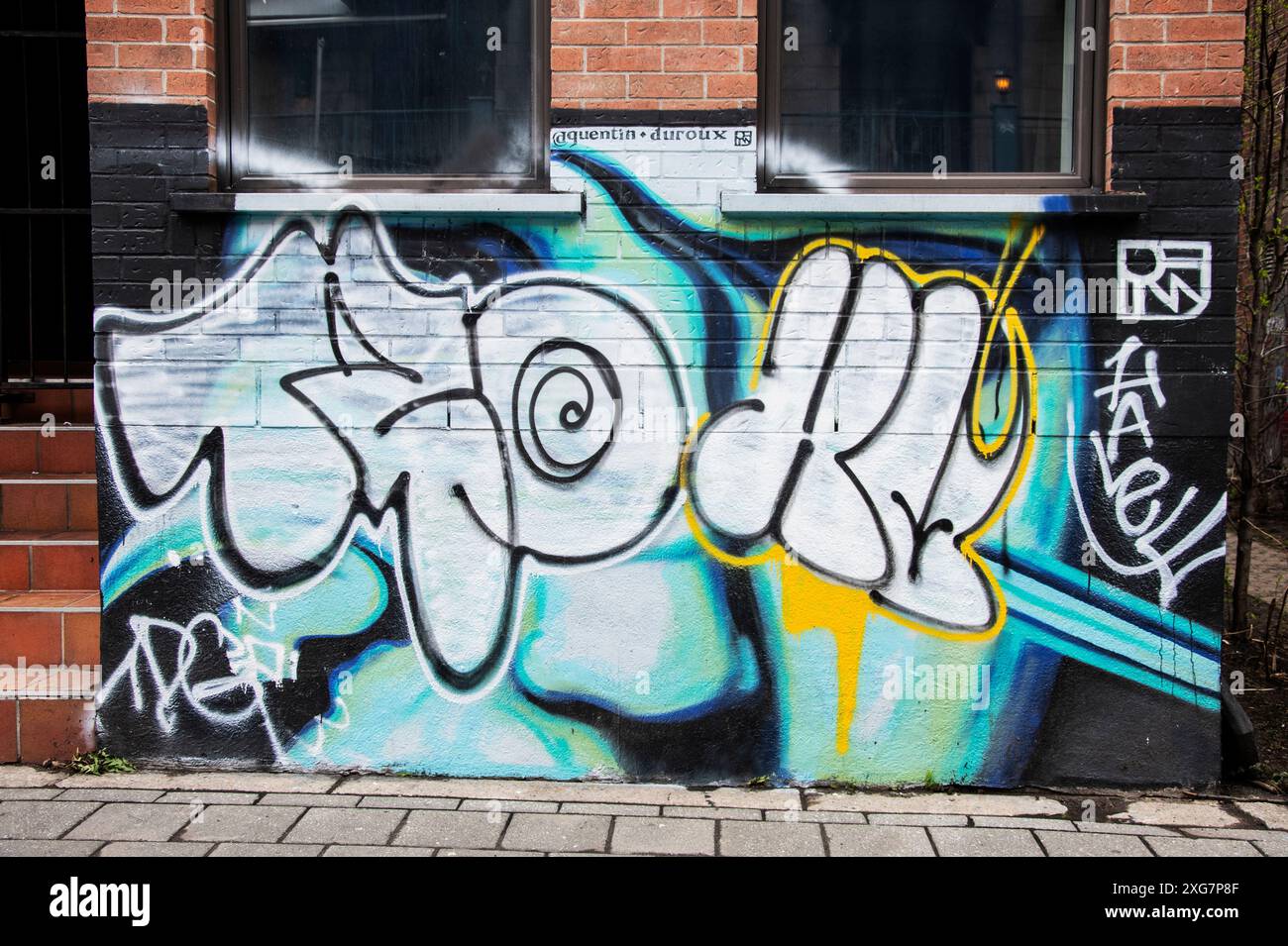 Montreal graffiti art street hi-res stock photography and images - Alamy