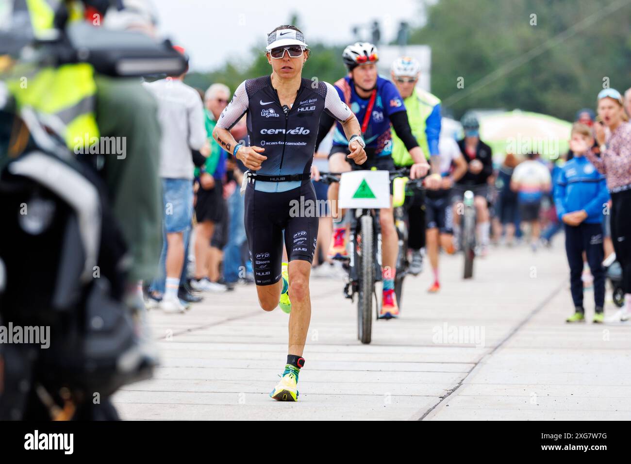 07 July 2024, Bavaria, Roth: Triathlon: Challenge Roth. Anne Haug (l ...