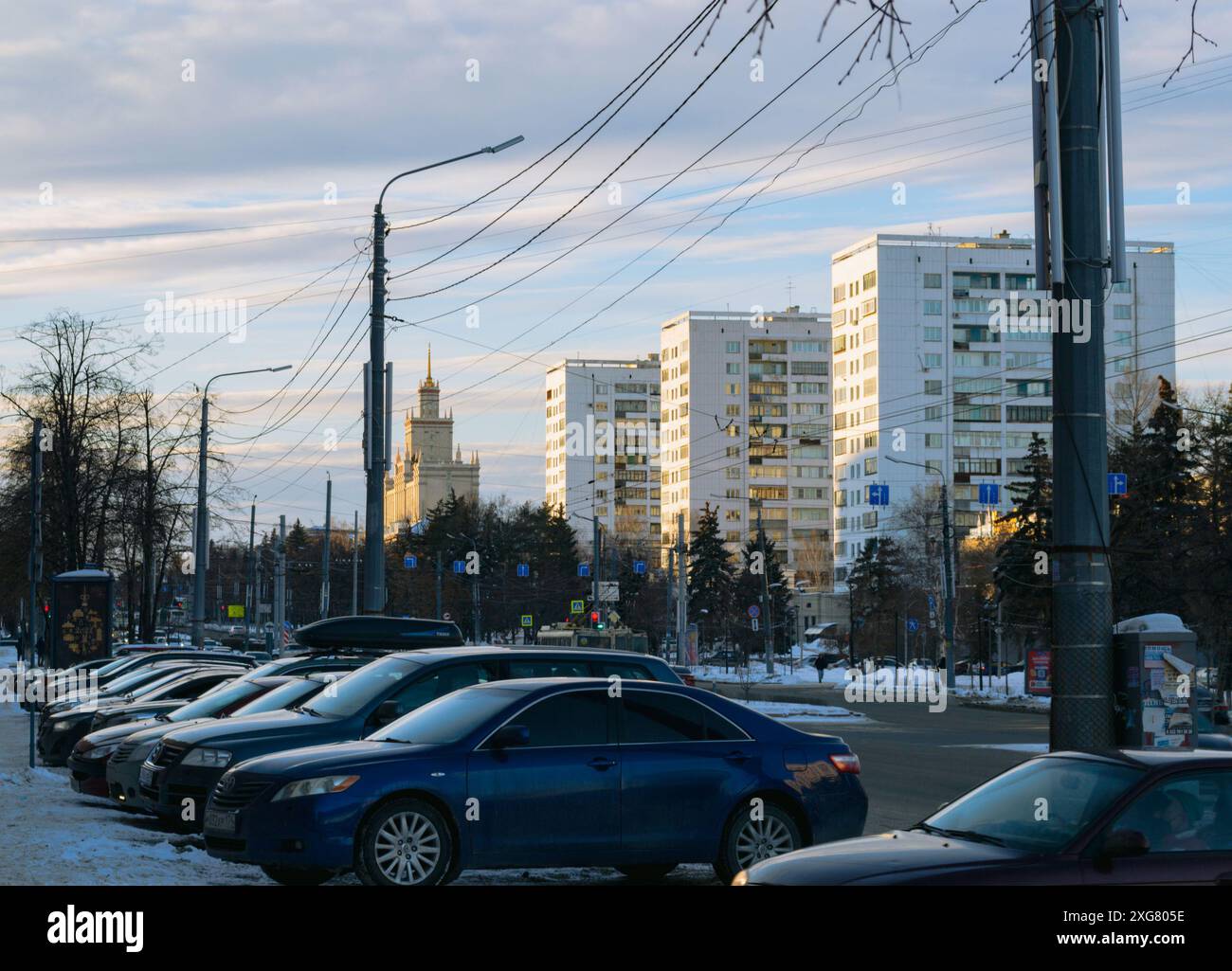 High rise building car parking hi-res stock photography and images - Alamy