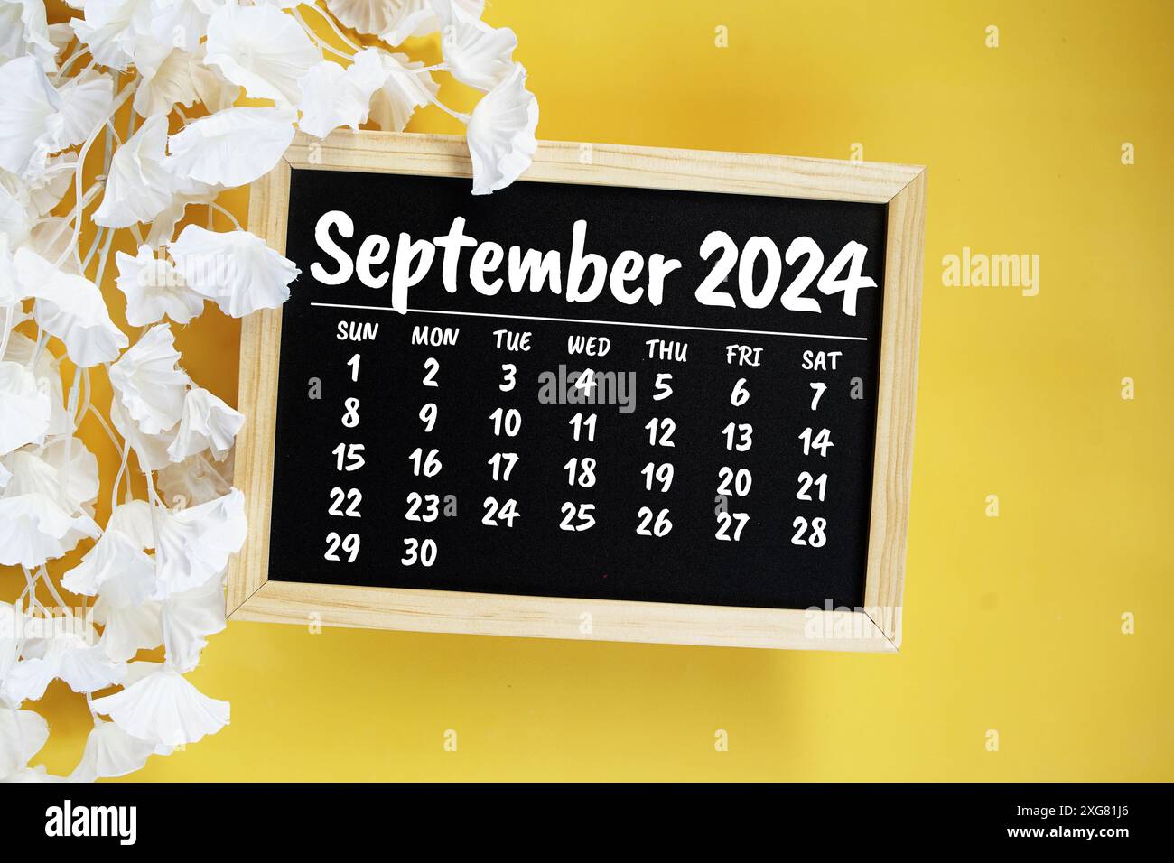 September 2024 monthly calendar with flower bouquet decoration on ...