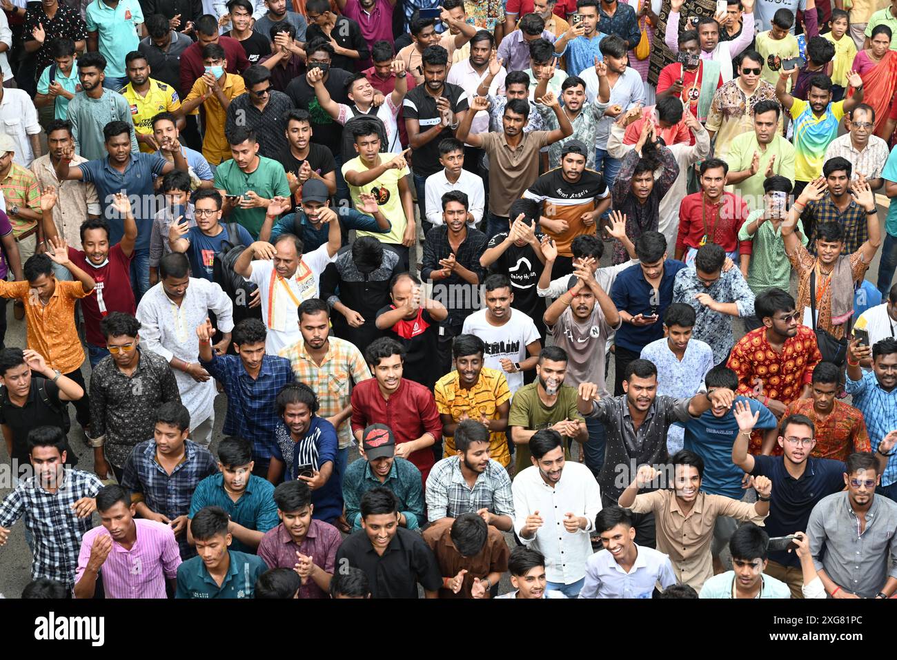 Dhaka, Bangladesh. 7th July 2024. Hindu devotees celebrate the Roth ...