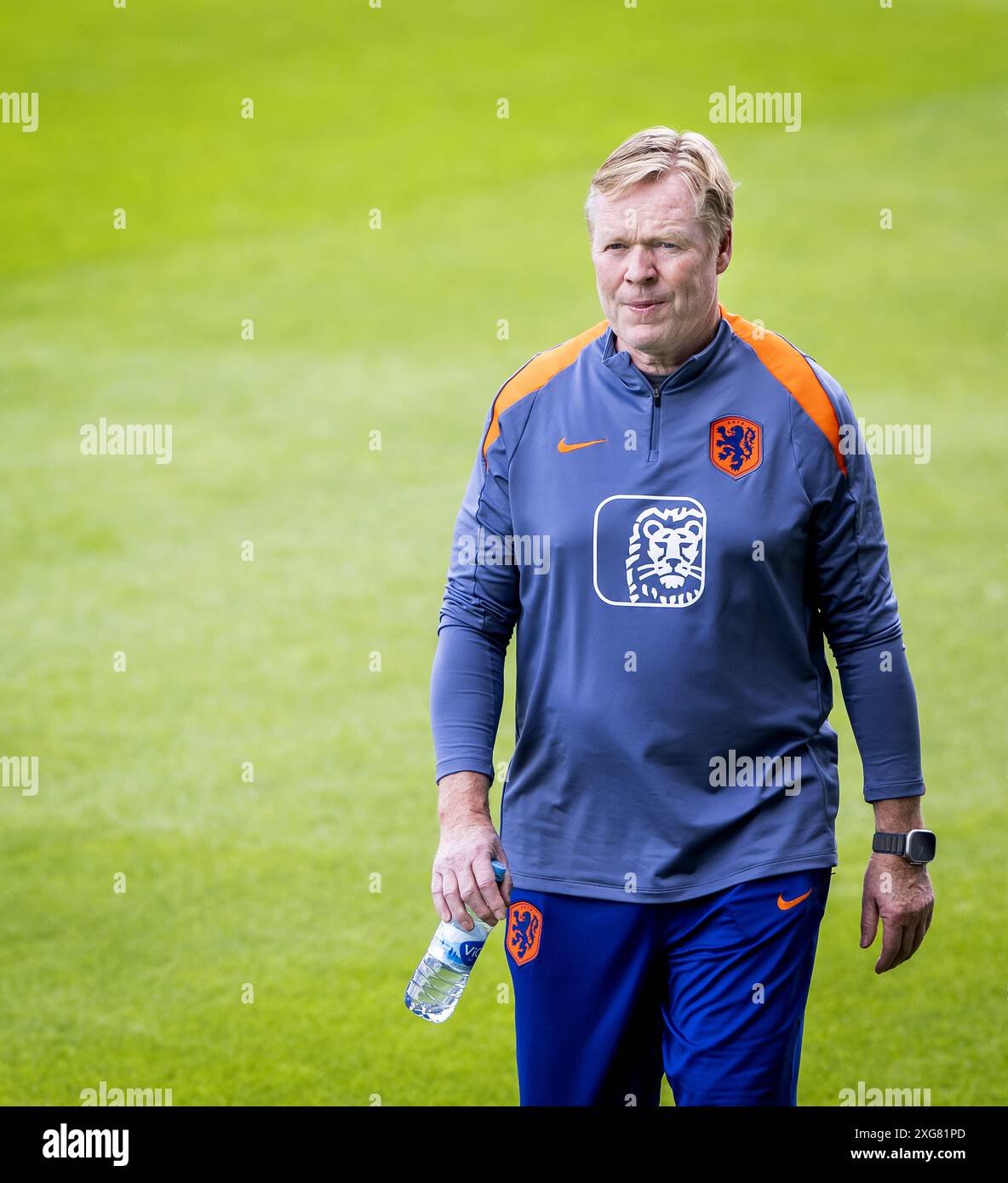WOLFSBURG - National coach Ronald Koeman during a training session of ...