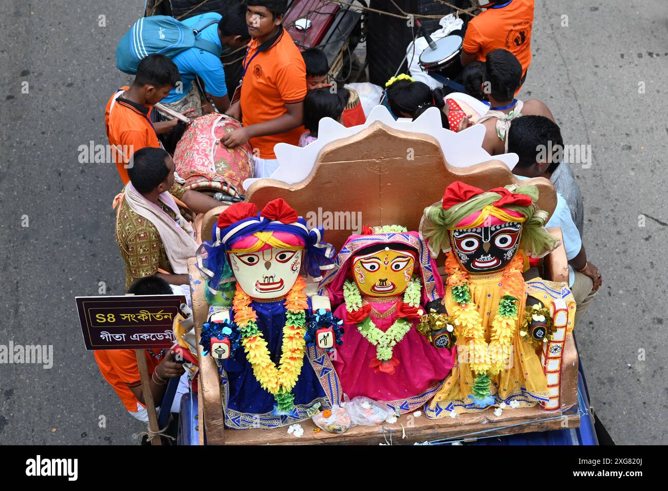 Dhaka, Bangladesh. 7th July 2024. Hindu devotees celebrate the Roth ...