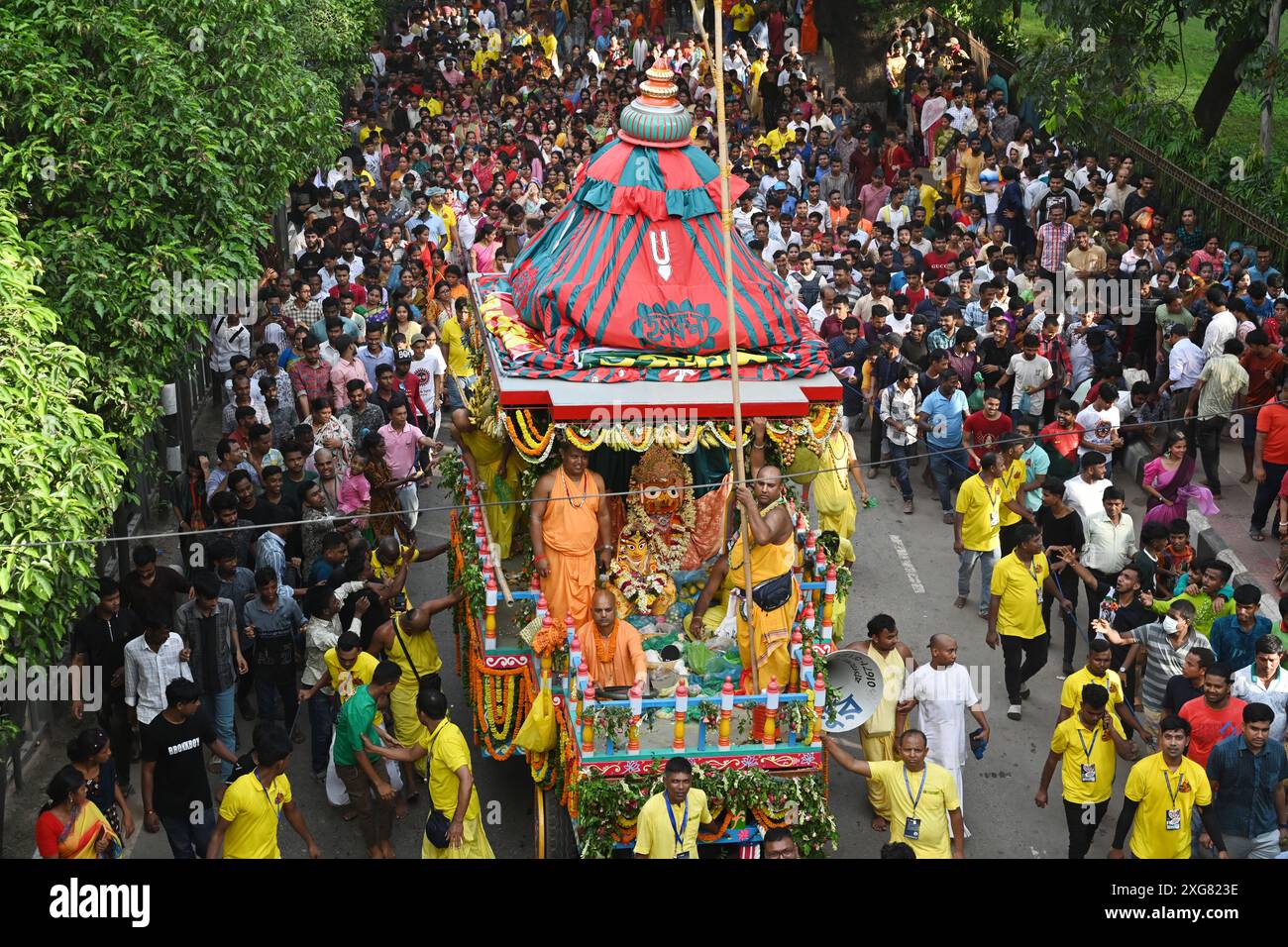 Dhaka, Bangladesh. 7th July 2024. Hindu devotees celebrate the Roth ...