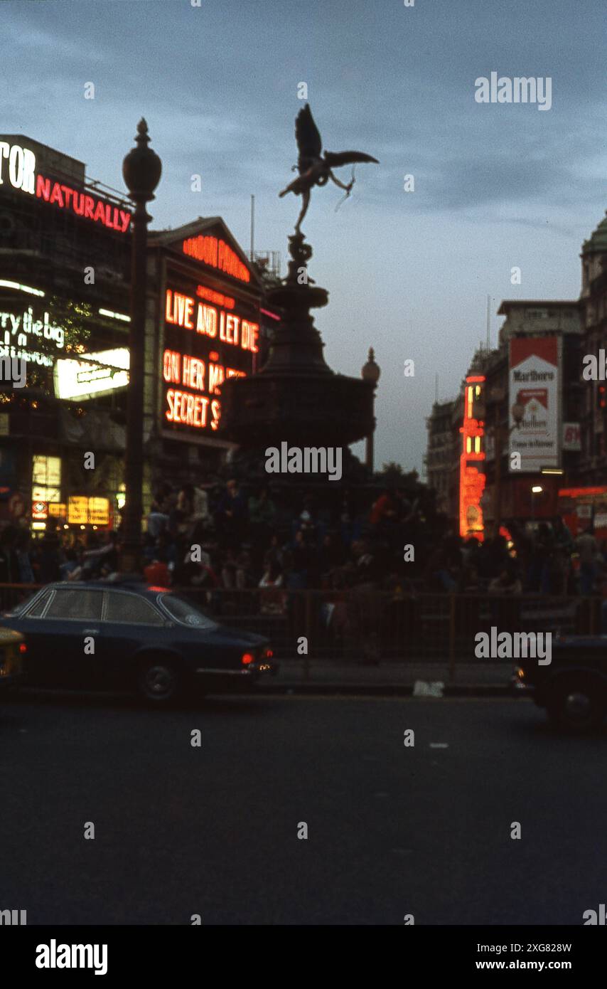London Pavilion cinema / movie theatre in Piccadilly Circus in August ...