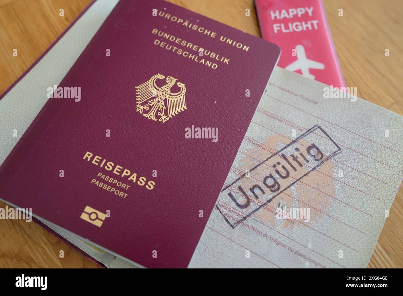 Symbolfoto und Themenbild Reisepass Symbolbild und Themenfoto zum ...