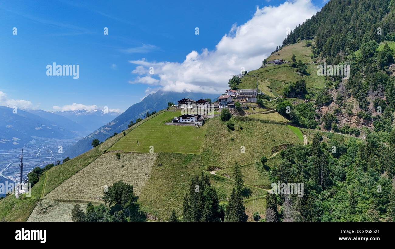 Dorf Tirol, Südtirol, Italien 05. Juli 2024: Hier der Blick oberhalb ...