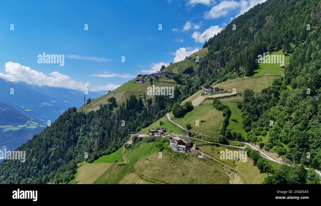 Dorf Tirol, Südtirol, Italien 05. Juli 2024: Hier der Blick oberhalb ...