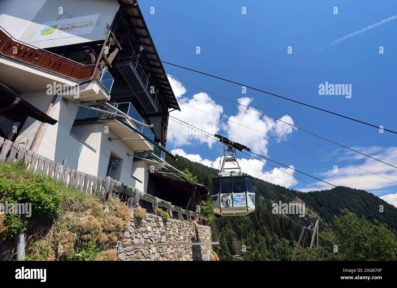 Dorf Tirol, Südtirol, Italien 05. Juli 2024: Hier der Blick oberhalb ...