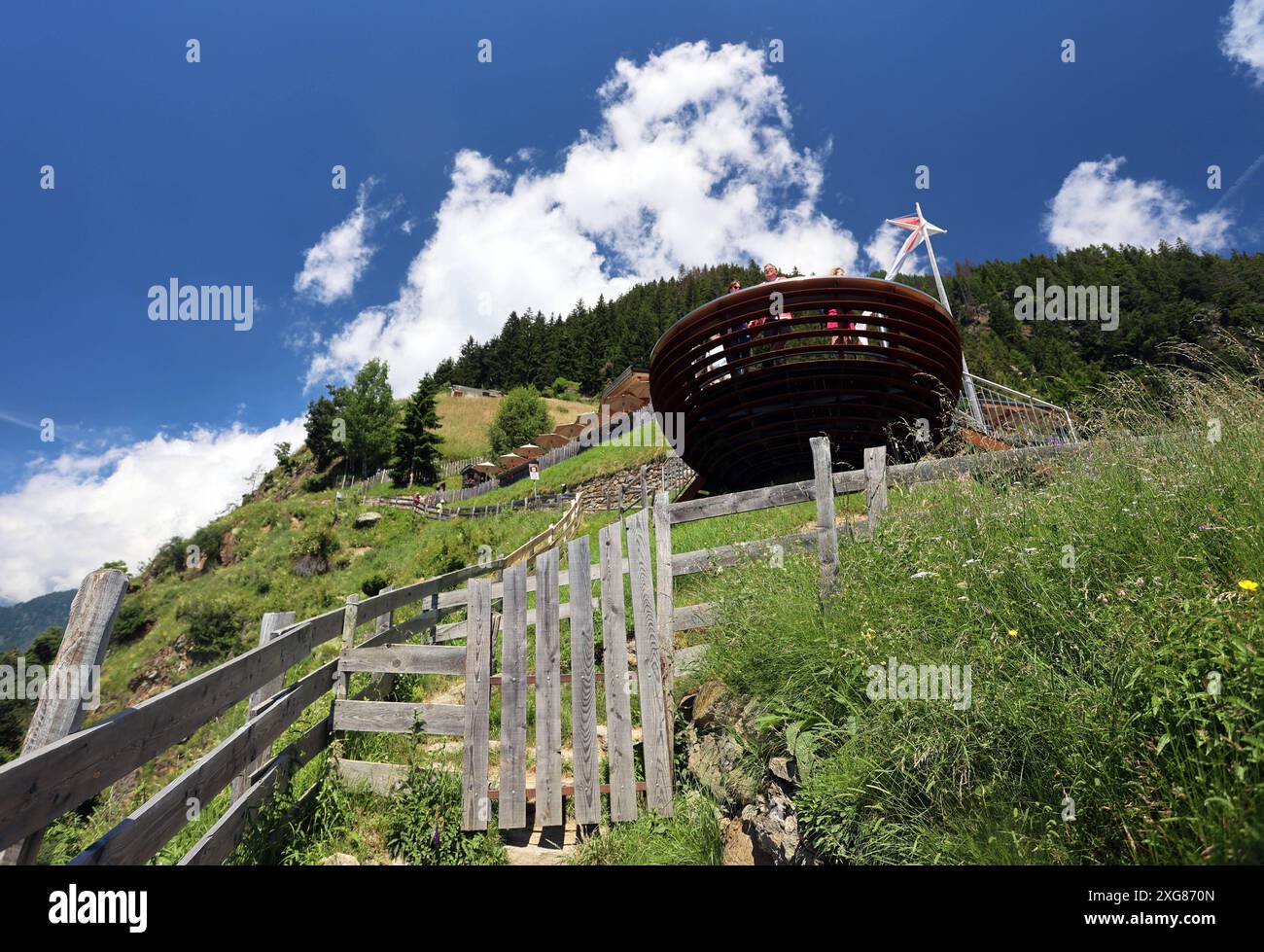 Dorf Tirol, Südtirol, Italien 05. Juli 2024: Hier der Blick oberhalb ...