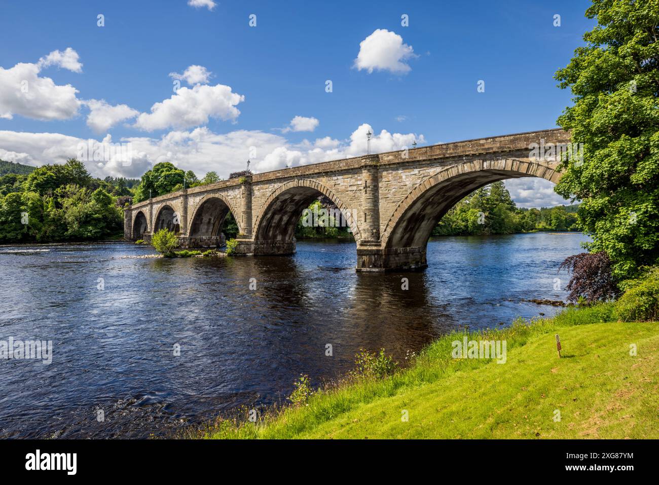 Tay bridge hi-res stock photography and images - Alamy