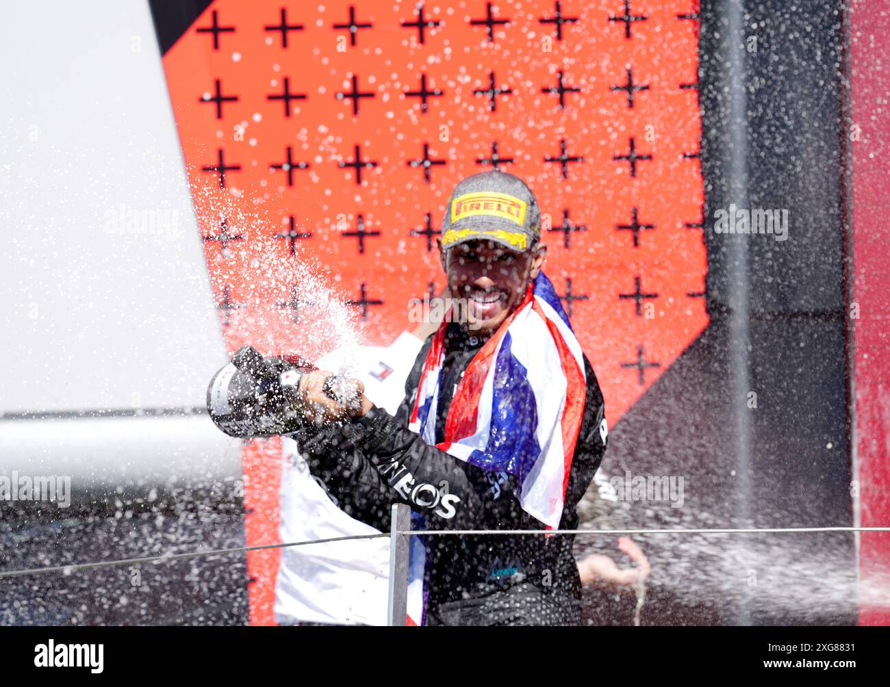 Mercedes' Lewis Hamilton and engineer Peter Bonnington celebrating on ...