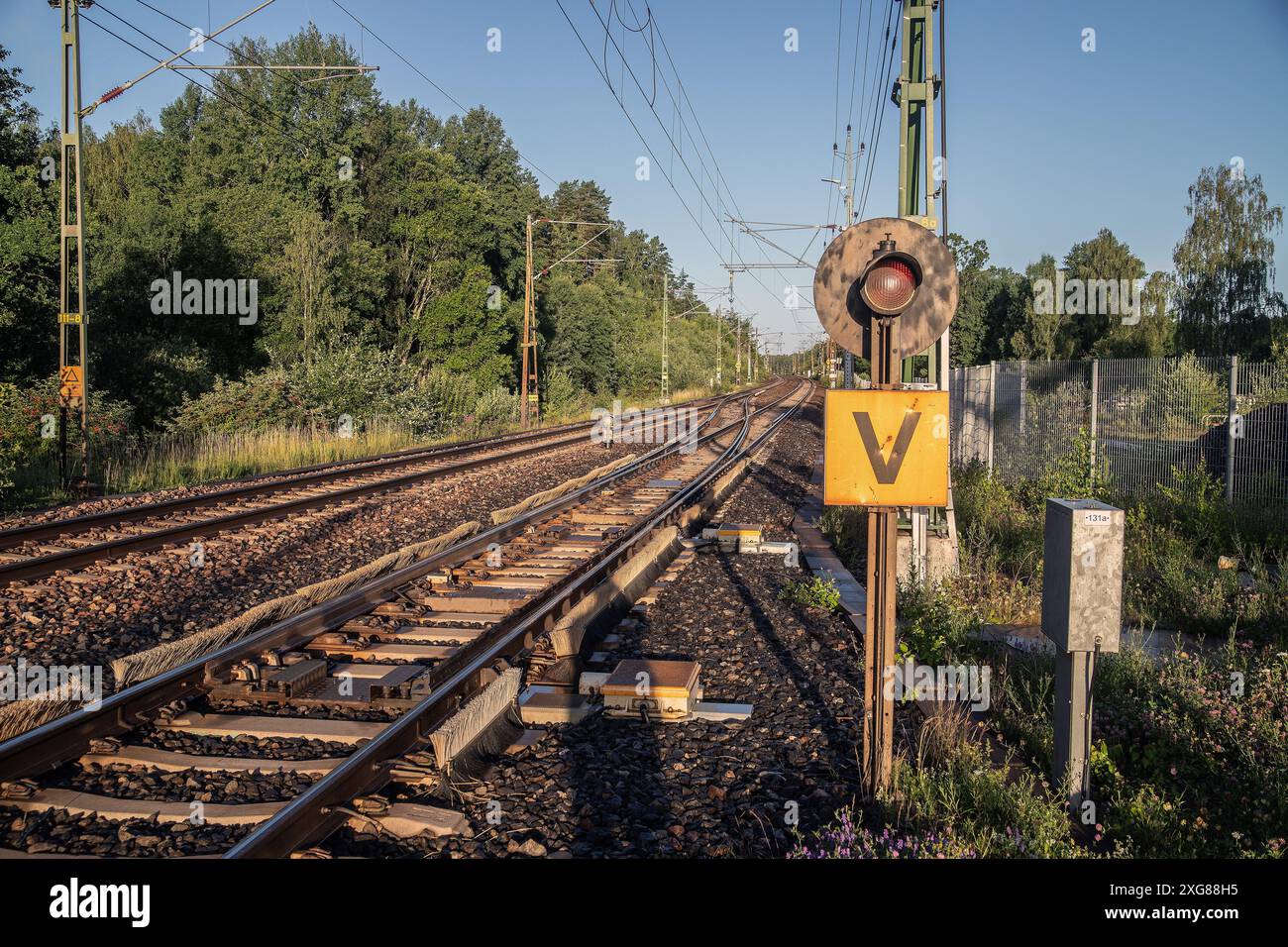 Overhead line railway hi-res stock photography and images - Alamy