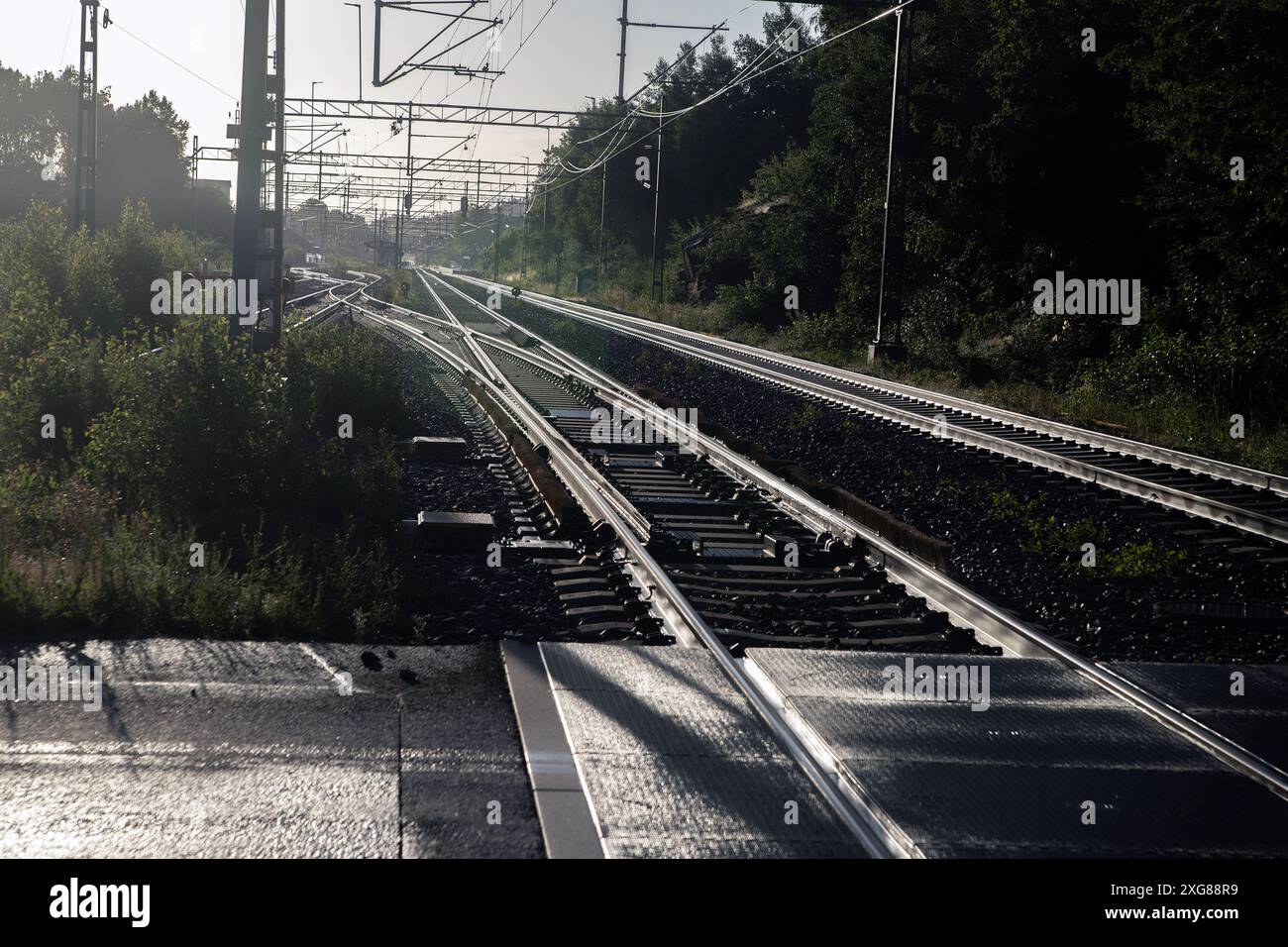 Overhead tracks hi-res stock photography and images - Alamy