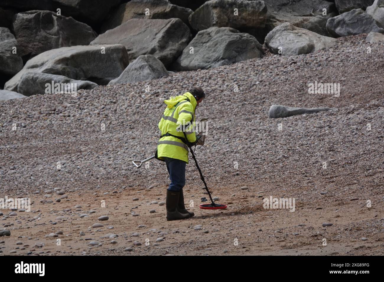 Man using metal detector on beach hi-res stock photography and images ...