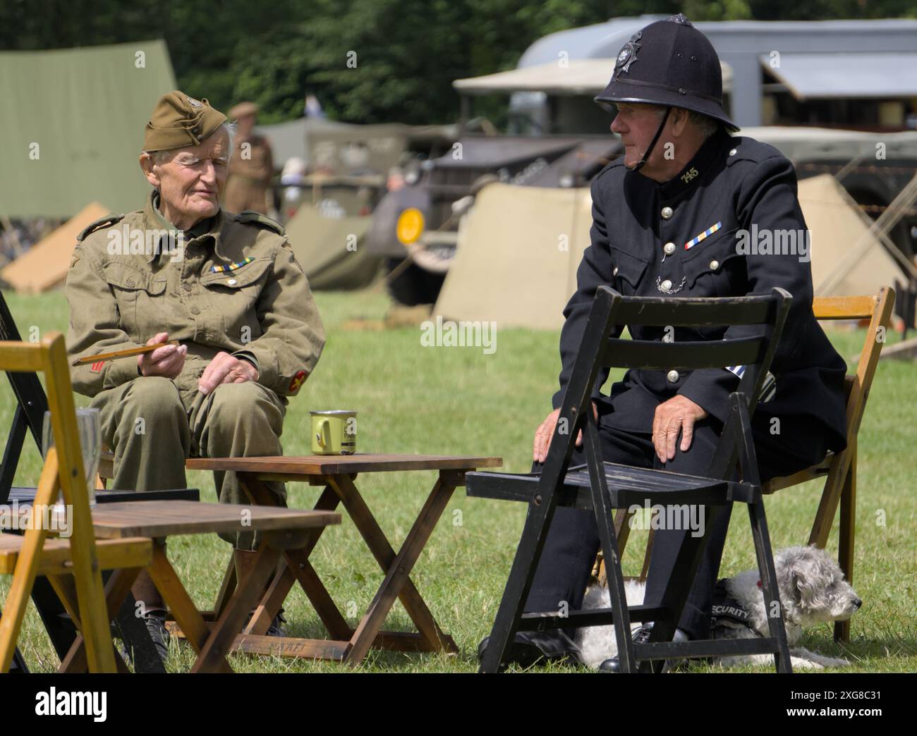 Vintage weekend men hi-res stock photography and images - Alamy