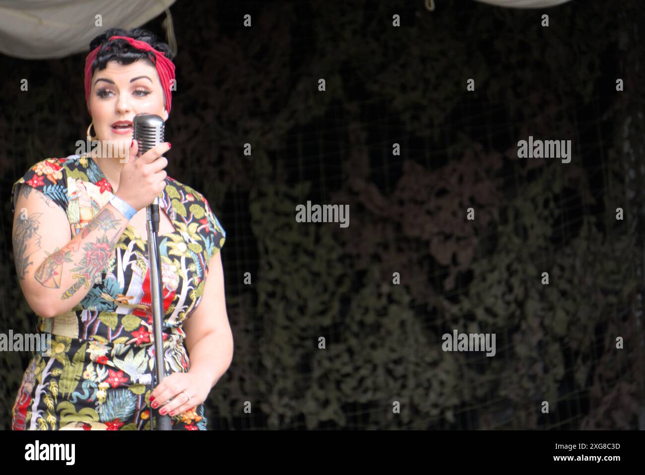Singer in fancy dress at a vintage 1940s weekend Stock Photo - Alamy