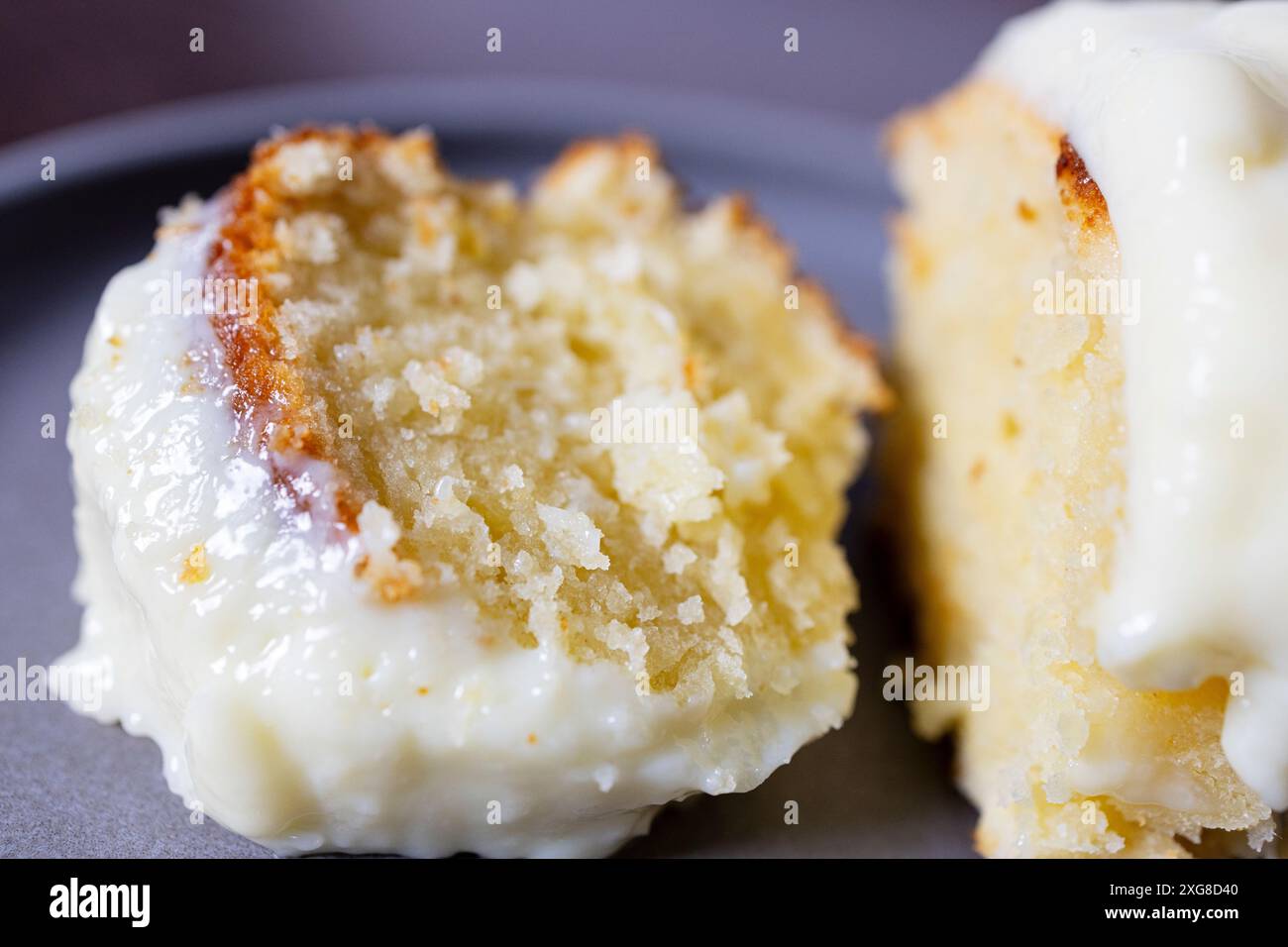 Cake dressing hi-res stock photography and images - Alamy