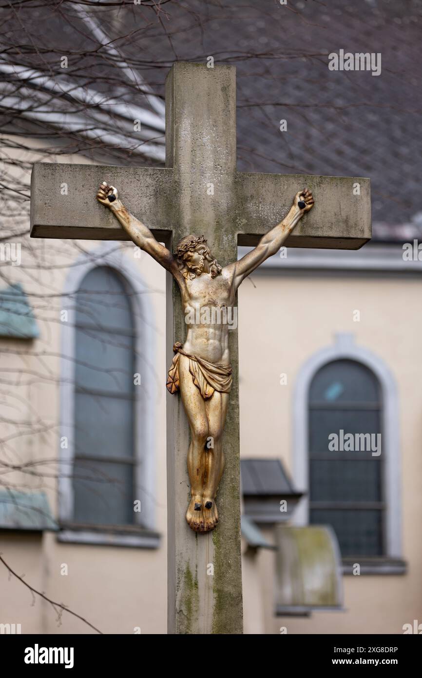 Jesus crucified statue in front hi-res stock photography and images - Alamy