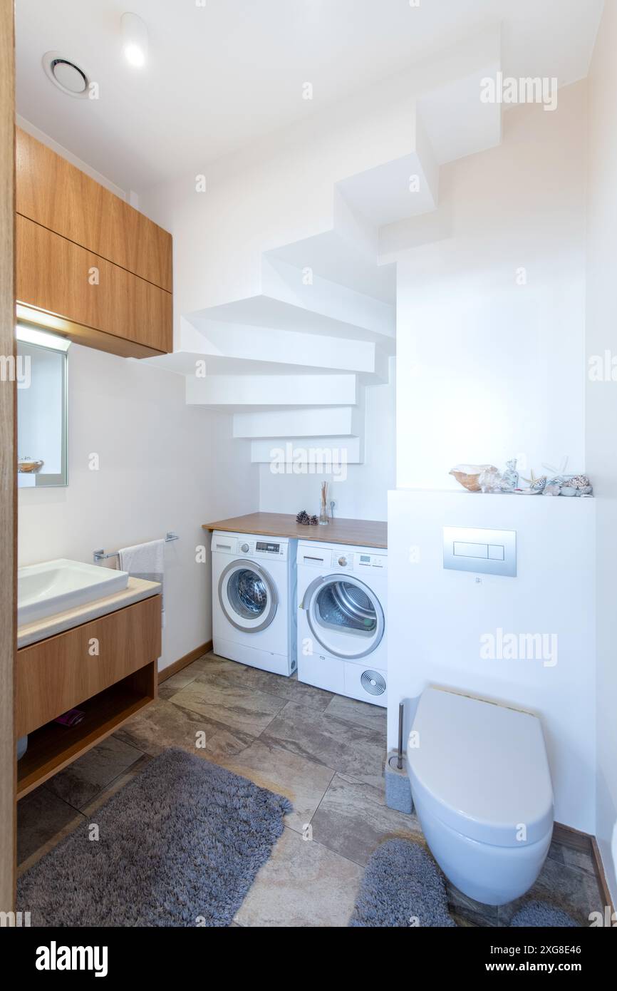 Bright Elegant Modern Minimalist Bathroom Interior Design With White ...