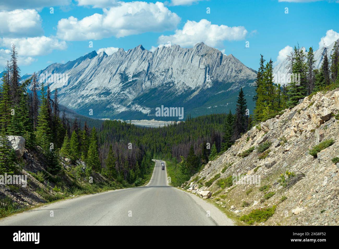 Highway banff national park hi-res stock photography and images - Alamy