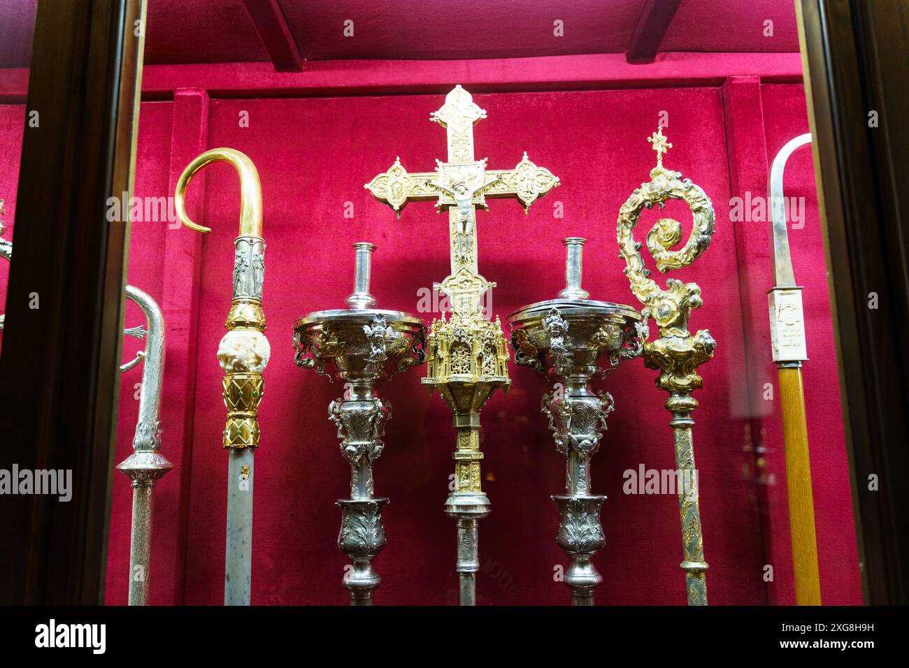 Religious silver artifacts hi-res stock photography and images - Alamy