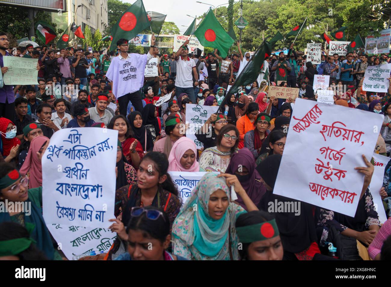 Dhaka, Dhaka, Bangladesh. 7th July, 2024. Students and job seekers are ...