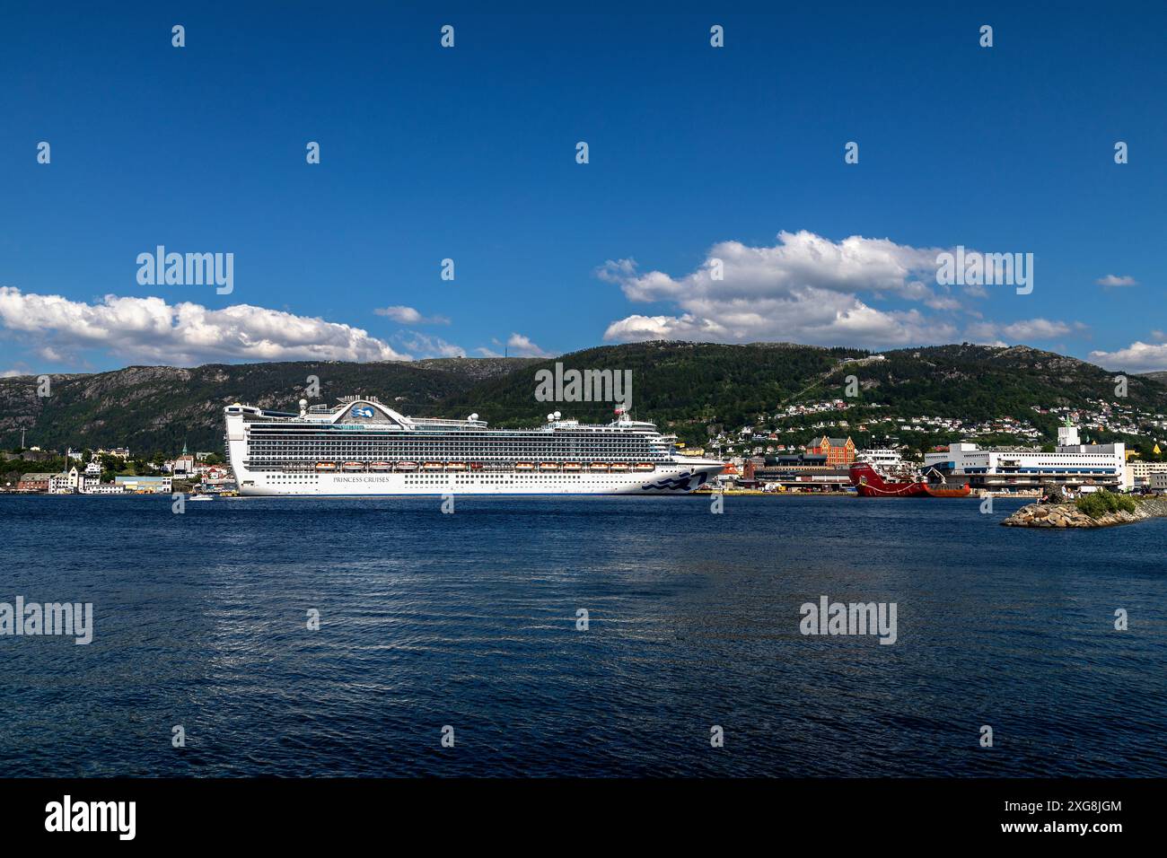Cruise ship Caribbean Princess at Jekteviken terminal in port of Bergen ...