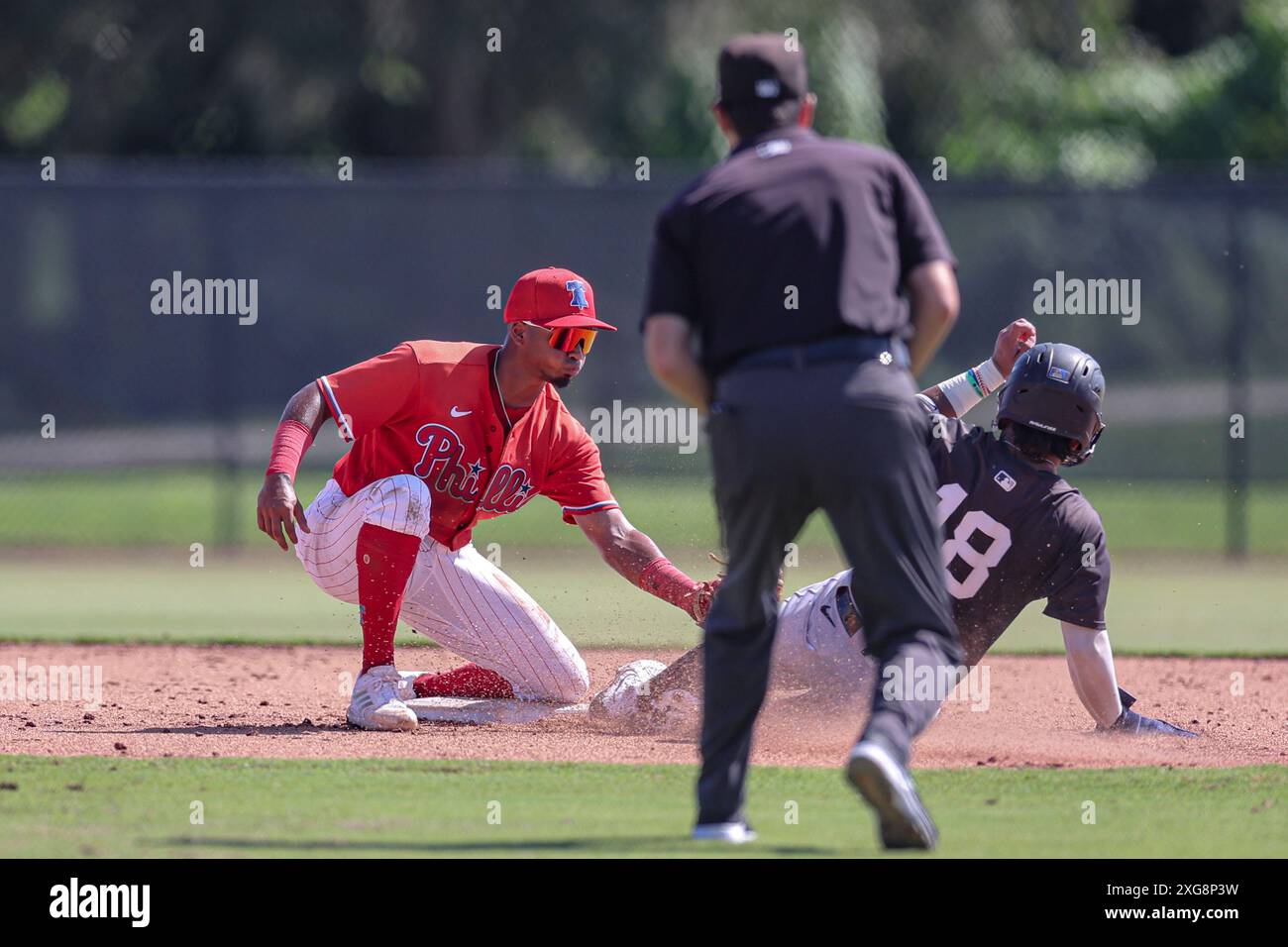 Stealing base baseball hi-res stock photography and images - Alamy