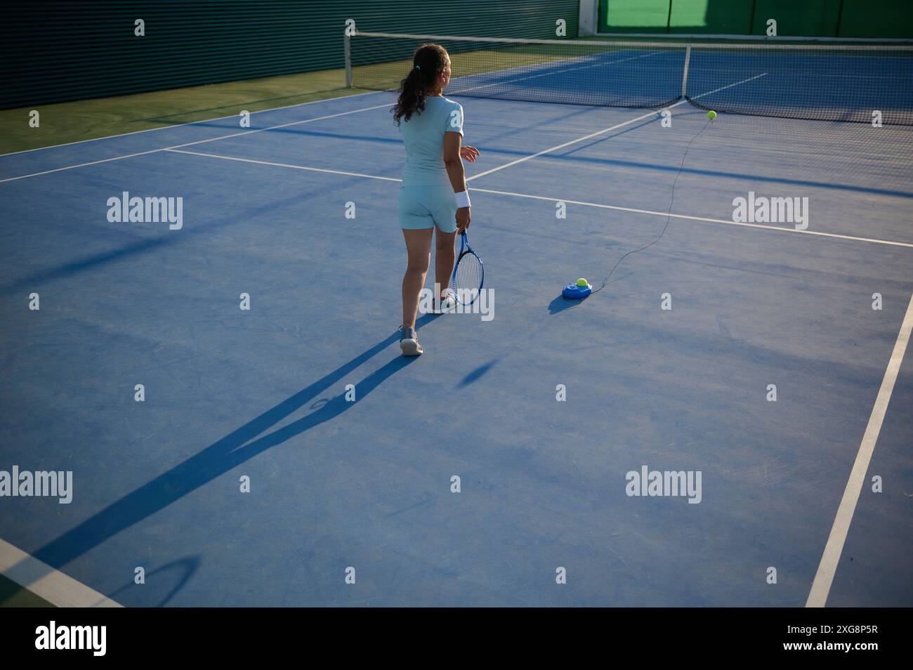 Female tennis player rear view hi-res stock photography and images - Alamy
