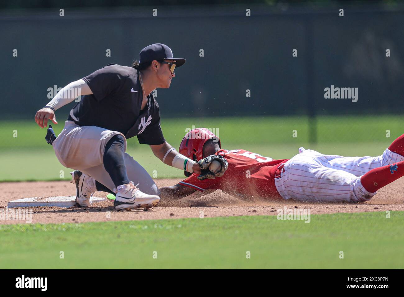 Stealing base baseball hi-res stock photography and images - Alamy