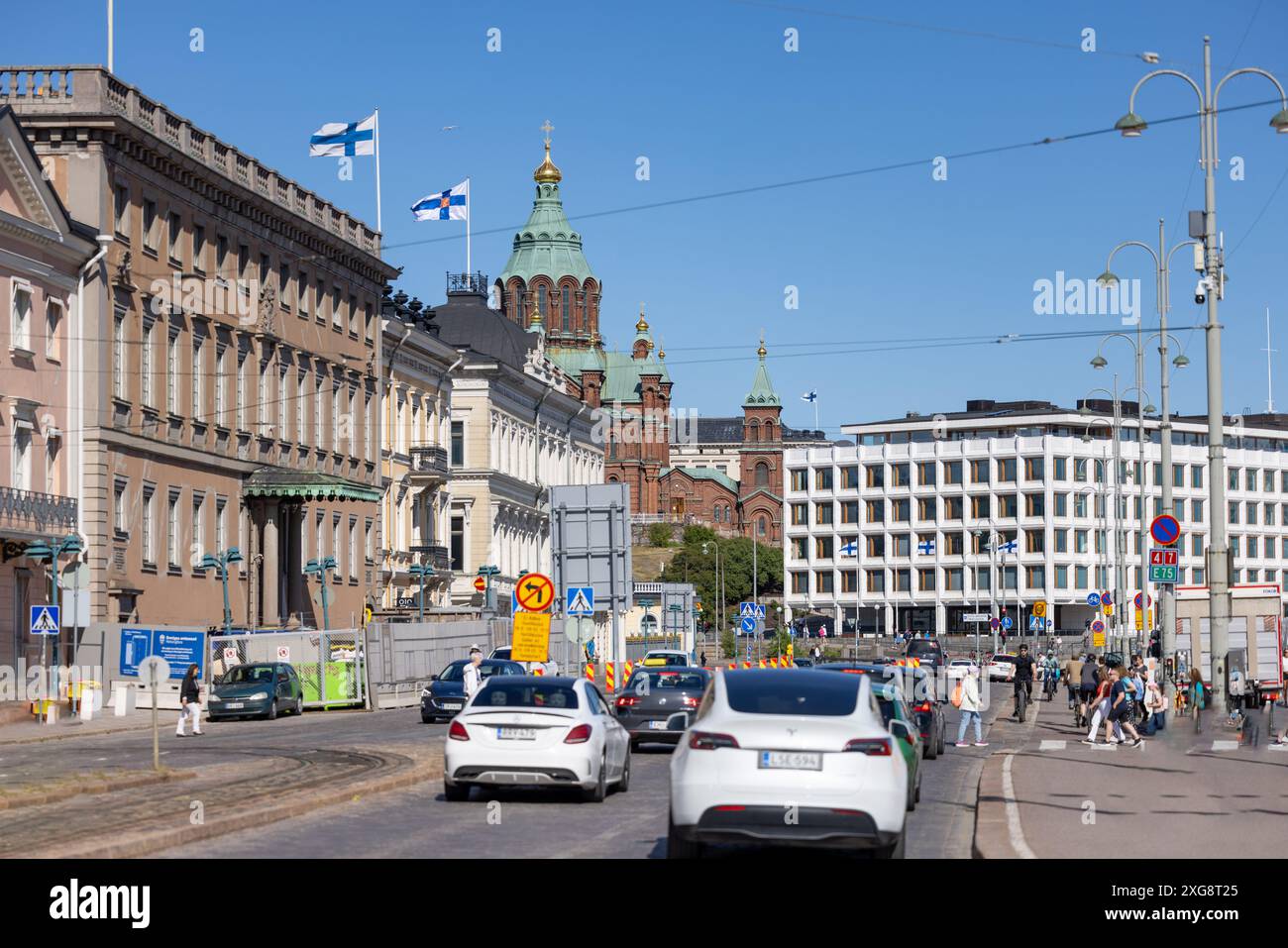 Helsinki Market Square crowded by tourists on a warm summer day Stock ...