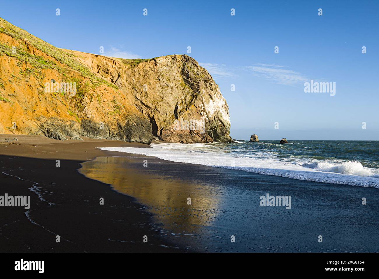 California beach with cliffs, waves and reflections Stock Photo - Alamy
