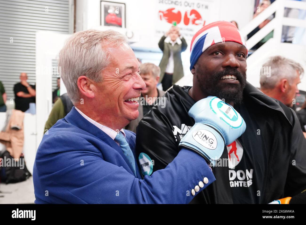 Reform UK leader Nigel Farage, with boxer Derek Chisora, wearing boxing ...