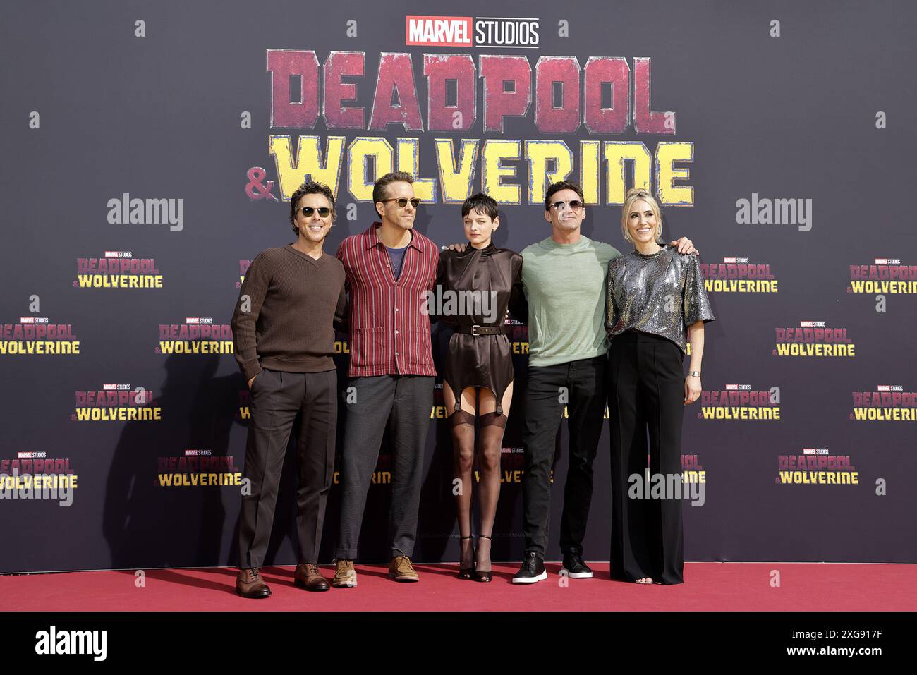 Shawn Levy, Ryan Reynolds, Emma Corrin, Hugh Jackman und Wendy Jacobson bei der „Deadpool ...