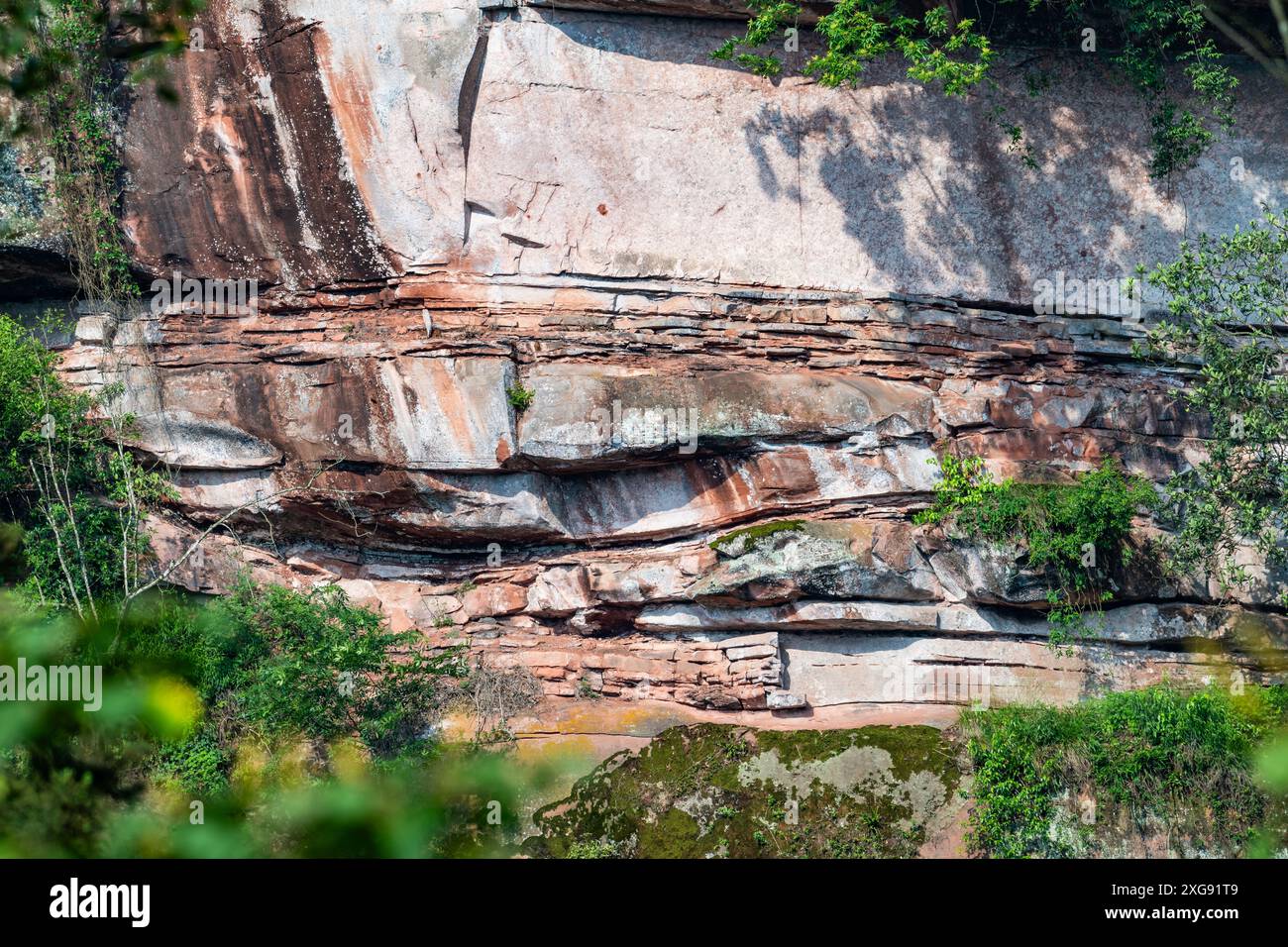 Pinched out sandstone outcrop indicating channel deposits. Sichuan ...