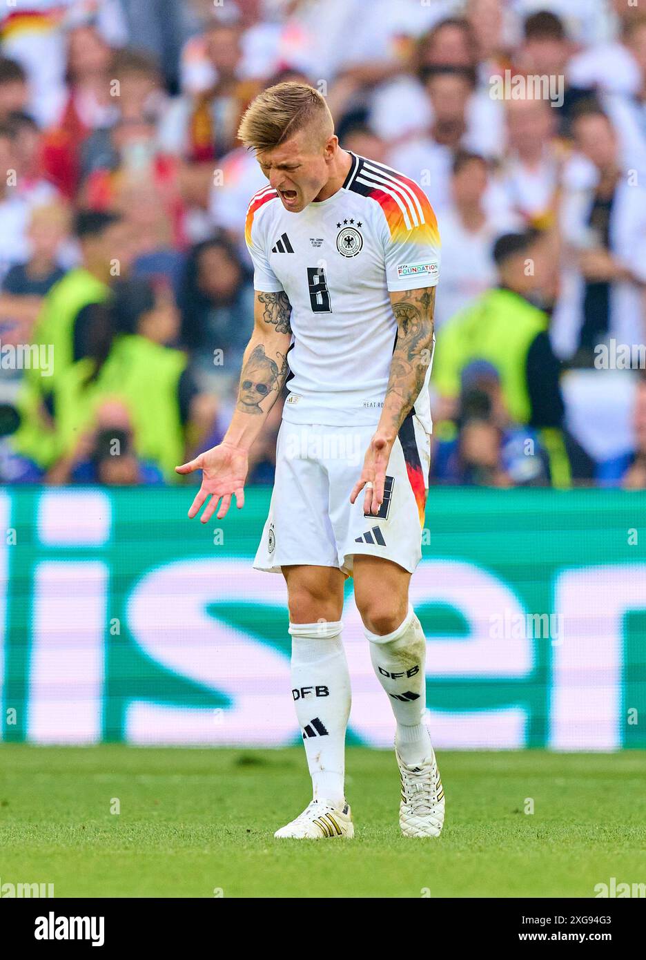 Ganze figur angry hi-res stock photography and images - Alamy