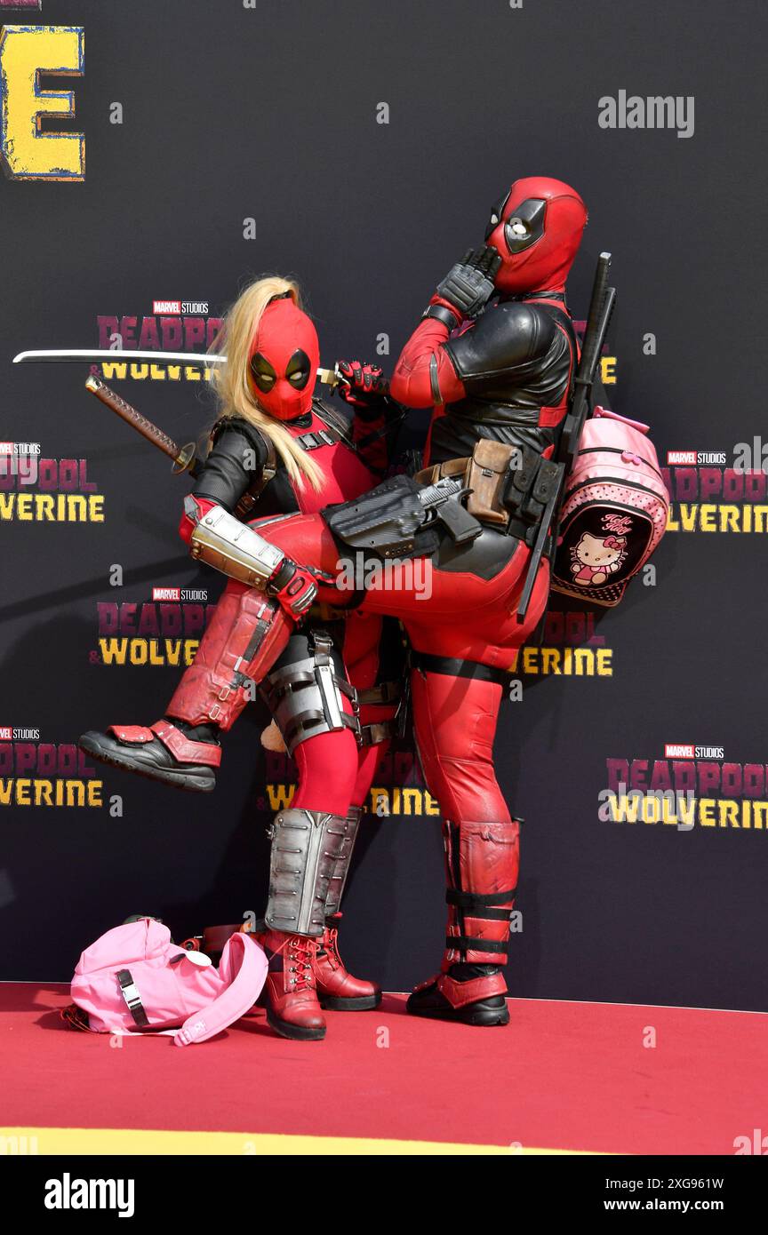 Cosplayer beim Fan-Screening des Kinofilms 'Deadpool & Wolverine' im ...