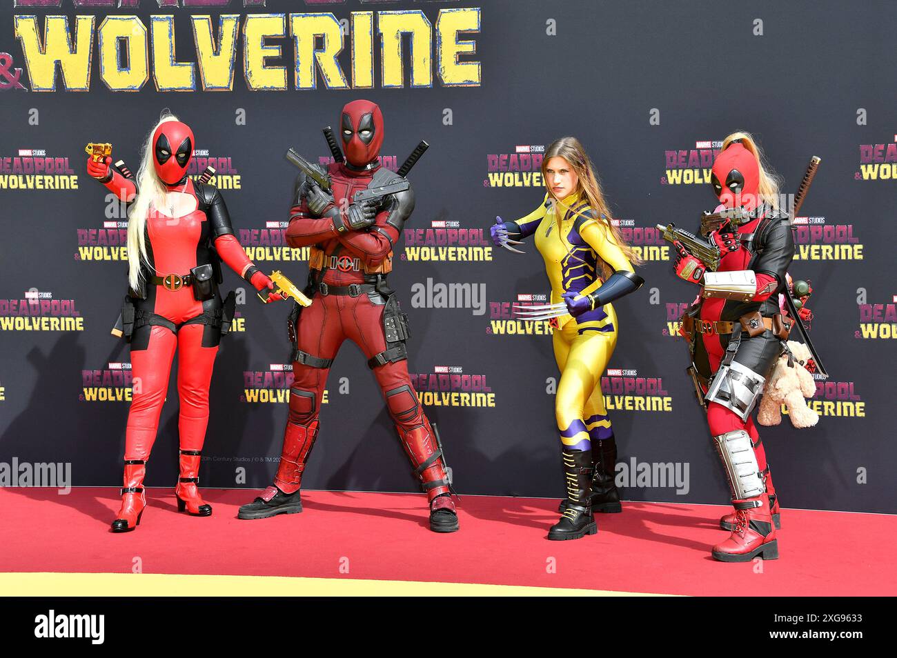 Cosplayer beim Fan-Screening des Kinofilms 'Deadpool & Wolverine' im ...