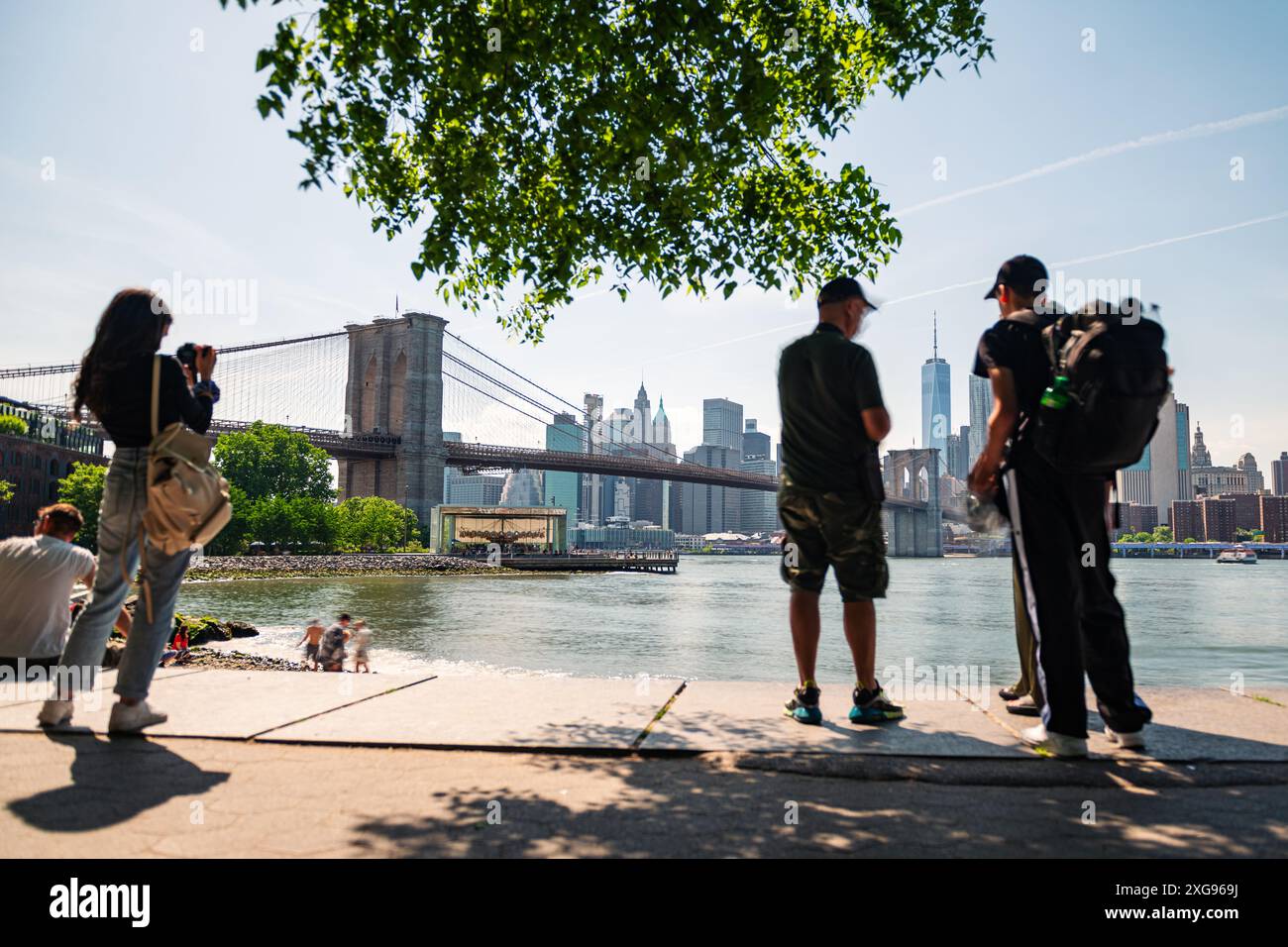 Long exposure shot of the Brooklyn Bridge and New York skyline from ...