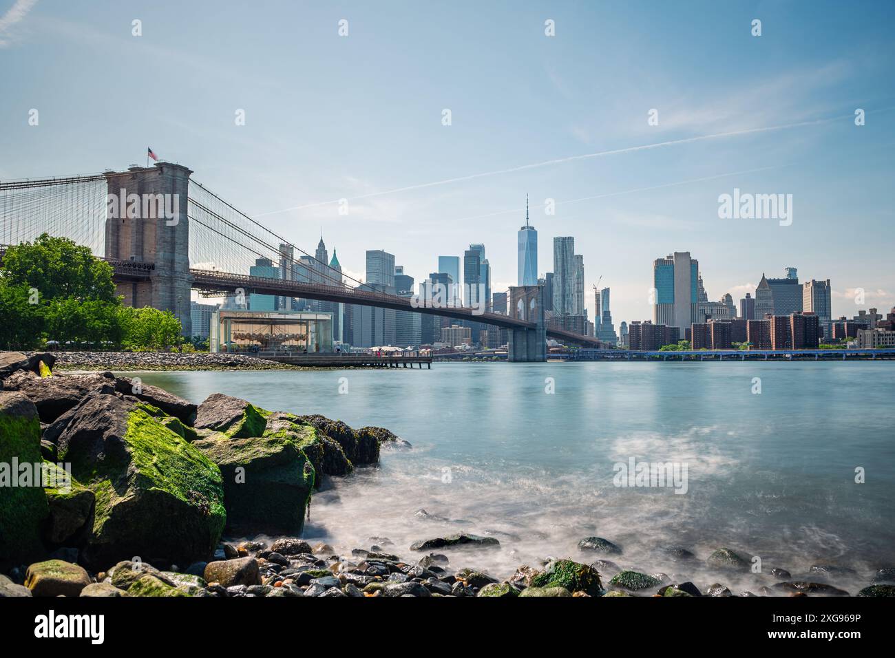 Long exposure shot of the Brooklyn Bridge and New York skyline from ...